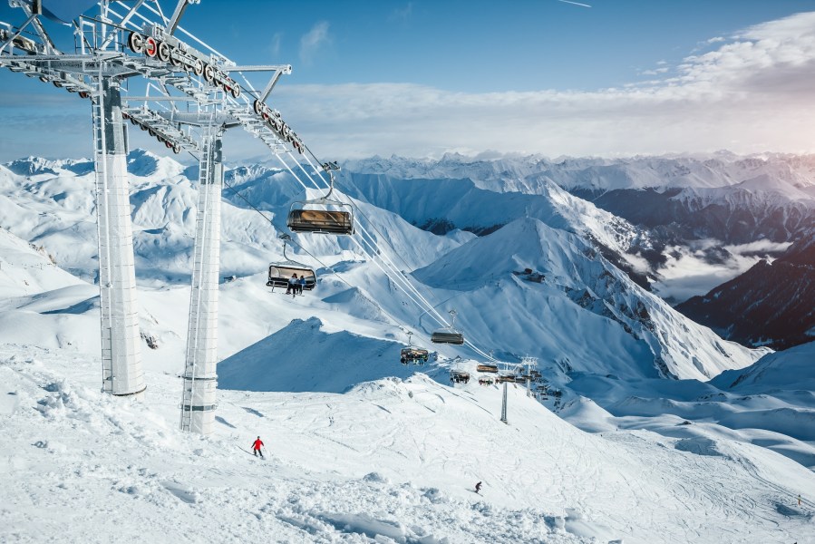 Exploring the Best Snowboarding Destinations Around the World ...